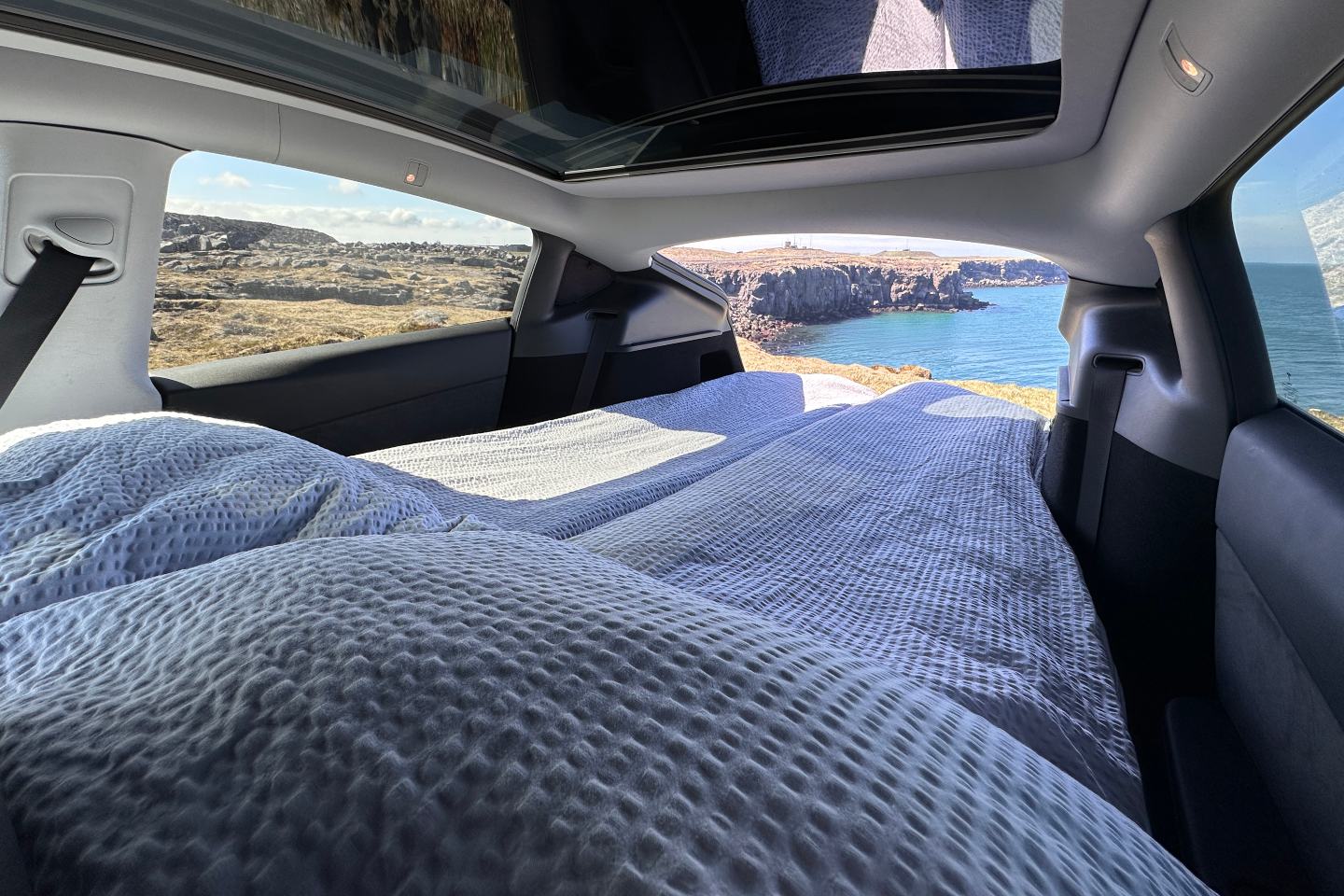 Tesla Camper Y 4x4 - CampEasy