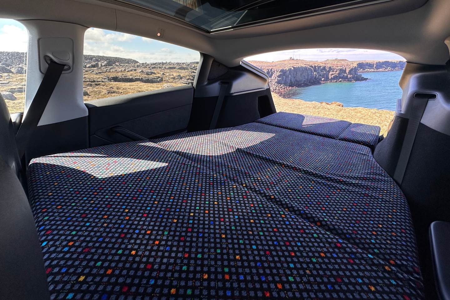 Tesla Camper Y 4x4 - CampEasy